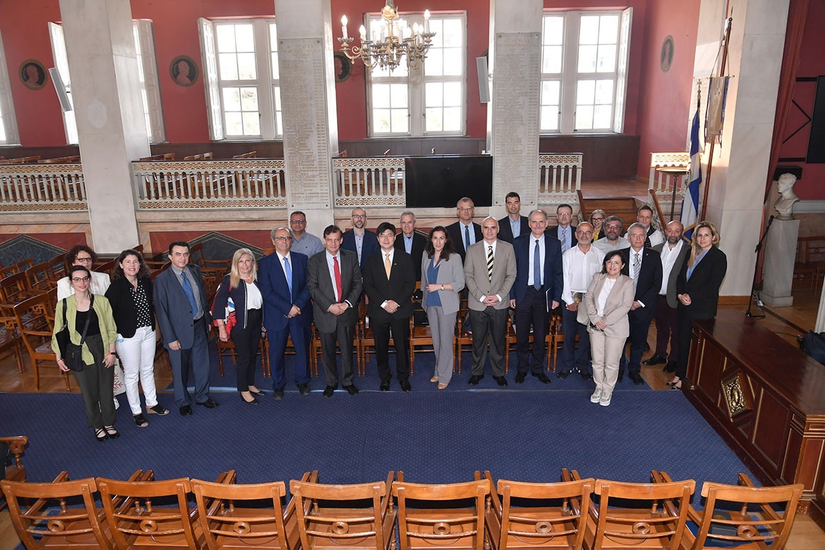 The President, Professor Mung Chiang, and a delegation from Purdue ...