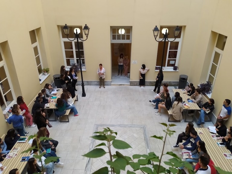 Η Βιβλιοθήκη της Νομικής υποδέχτηκε τους πρωτοετείς φοιτητές - Hub ΕΚΠΑ ...