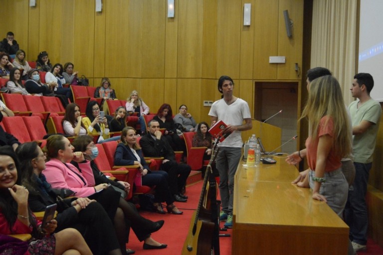 Πραγματοποιήθηκε η ημερίδα με θέμα «Ποιητικός Λόγος: Διακαλλιτεχνικές ...