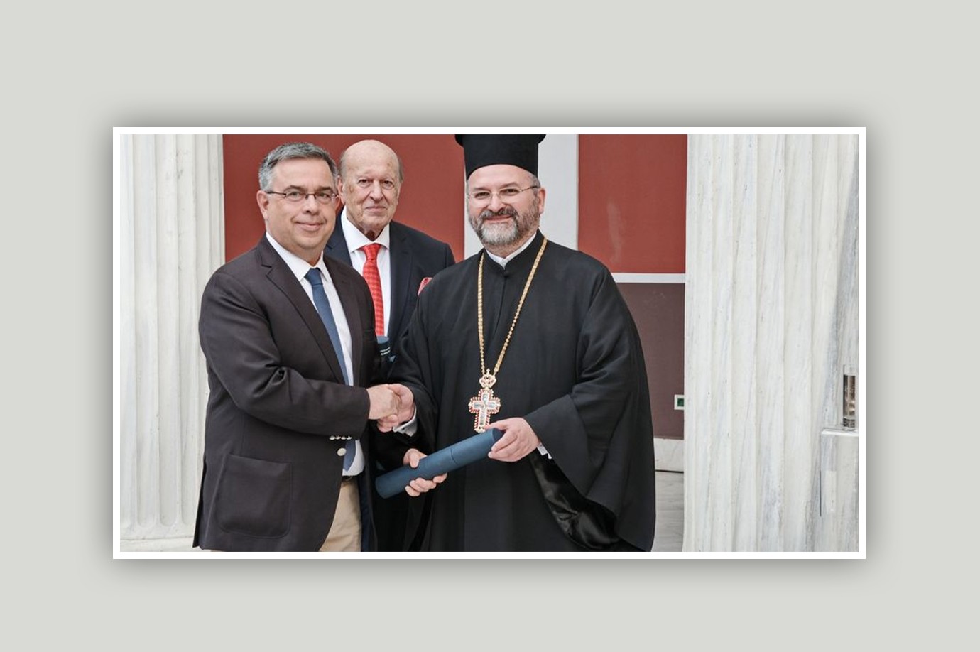 Βράβευση του Αν. Καθηγητή του Ε.Κ.Π.Α. Aρχιμανδρίτη π. Αριστάρχου ...